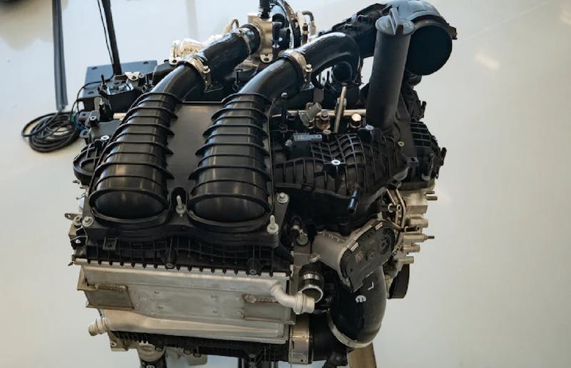 Stellantis Unleashes Hurricane Twin-Turbo I-6 Crate Engine