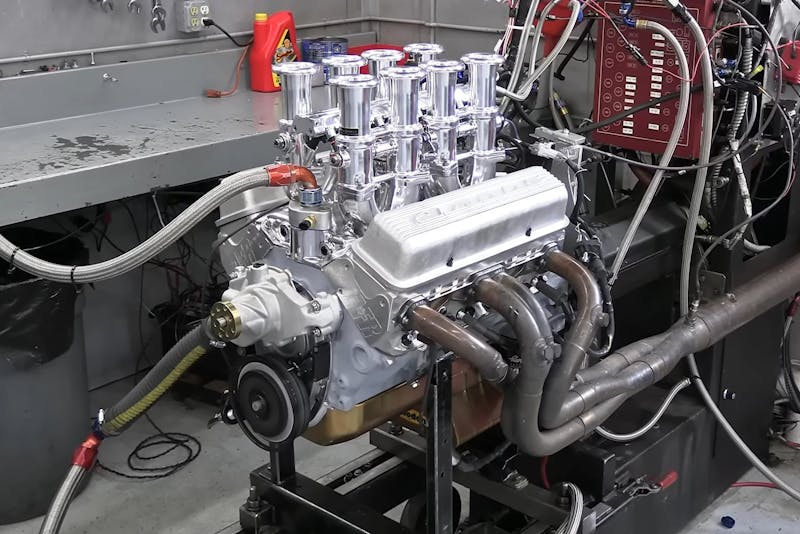 Building A 427-Cube Small-Block With 8-Stack Fuel-Injection